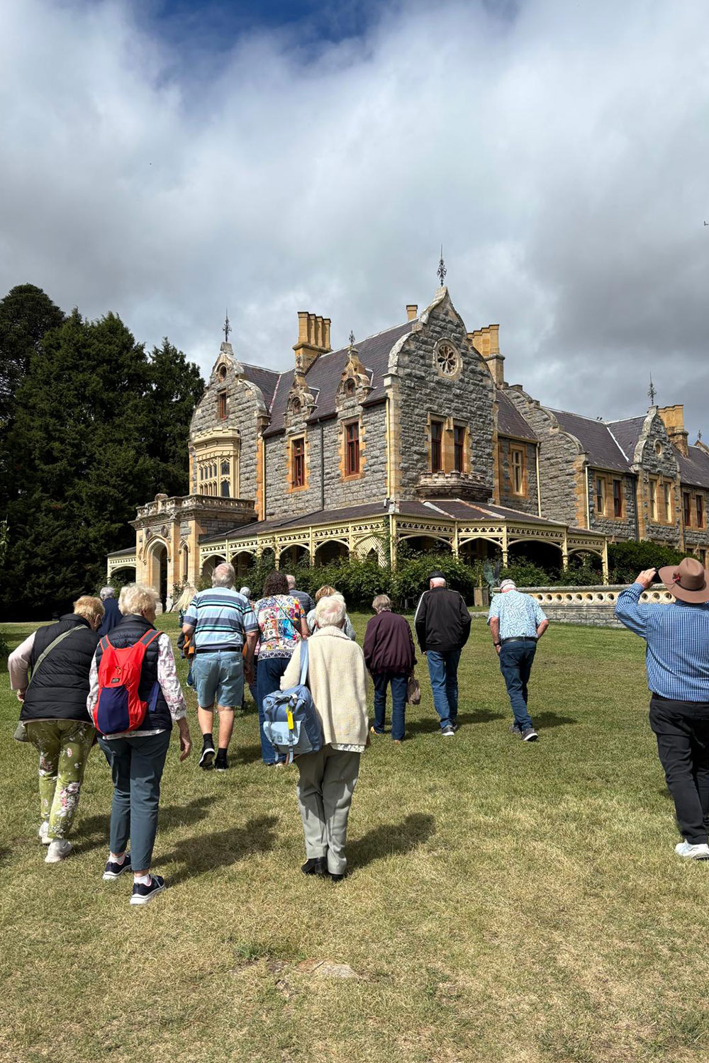 Bathurst & Abercrombie Winter Yulefest Tour - On Course Tours and Travel